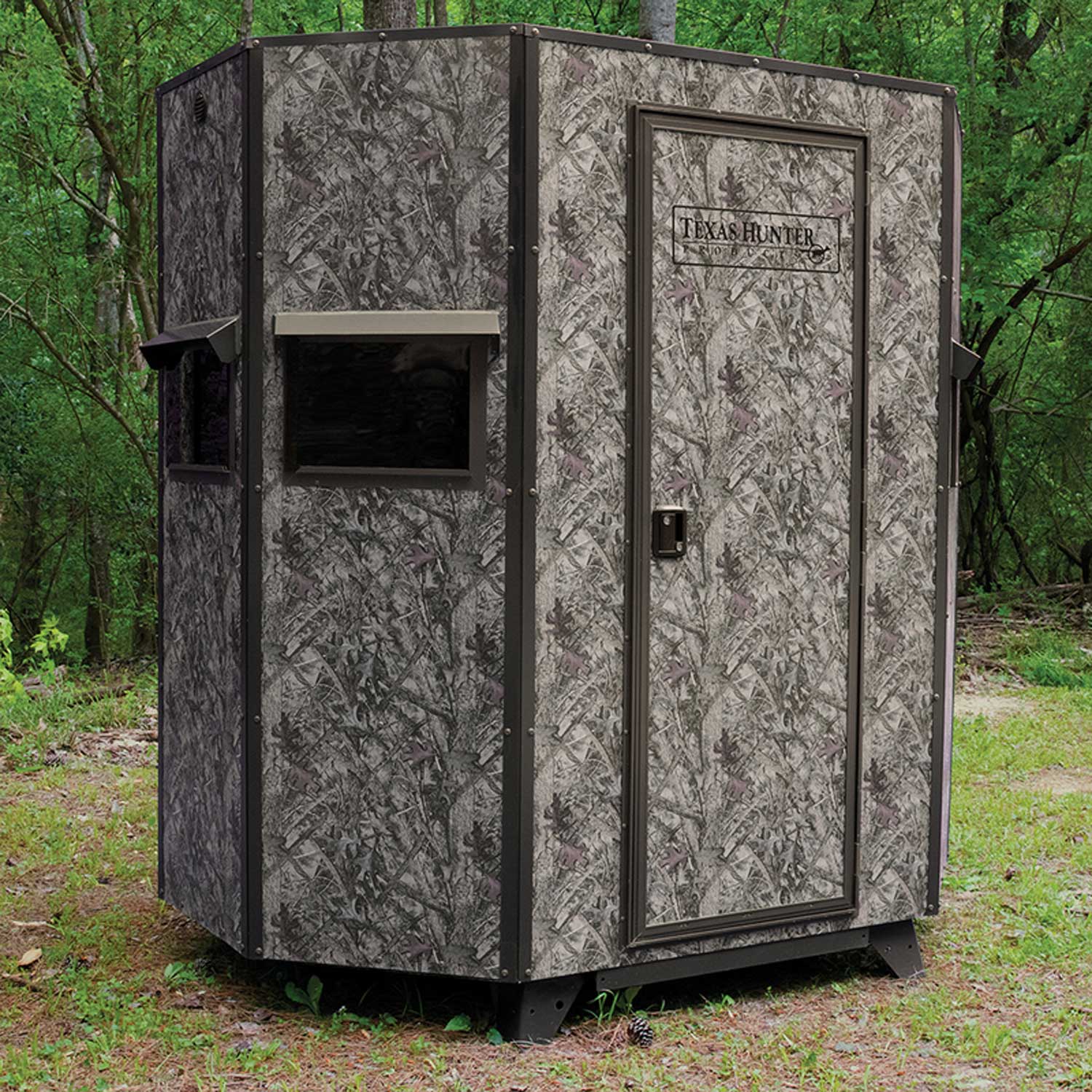 Texas Hunter Wrangler Insulated Aluminum 5' x 7' Deer Blind with Ground ...
